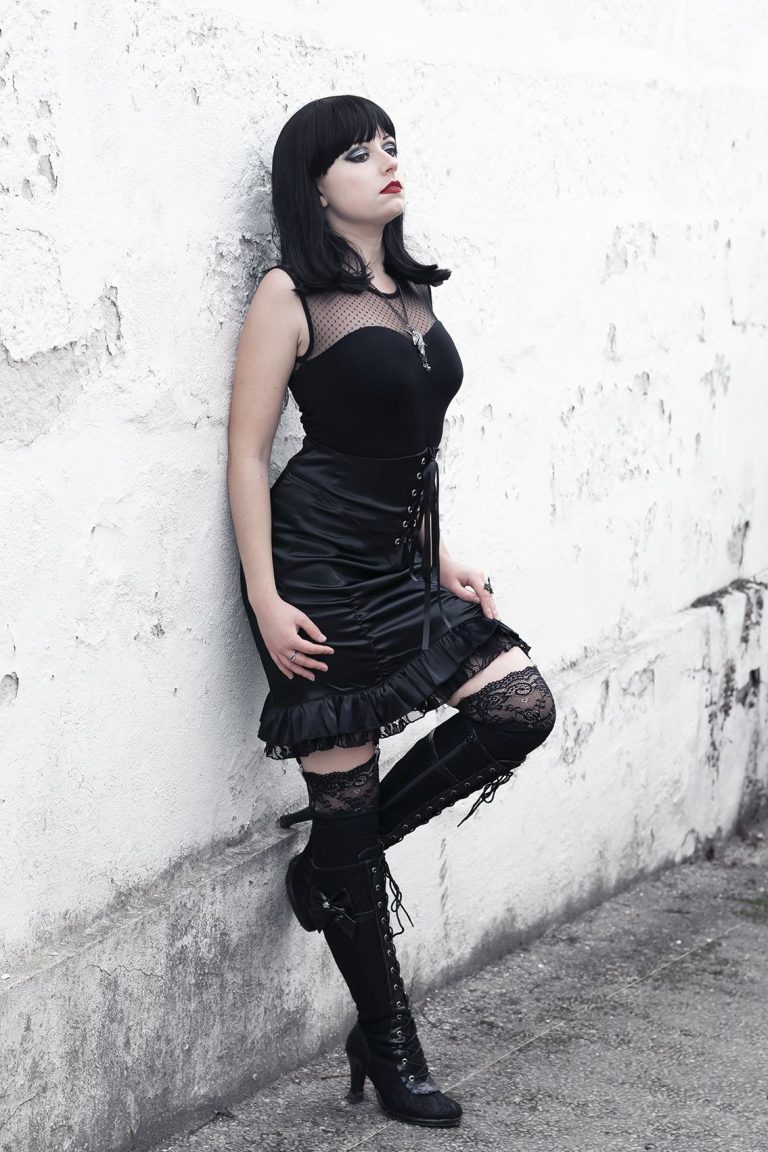 30 Goth Outfits 2025: Dark, Chic & Aesthetic Styles For Every Occasion ...