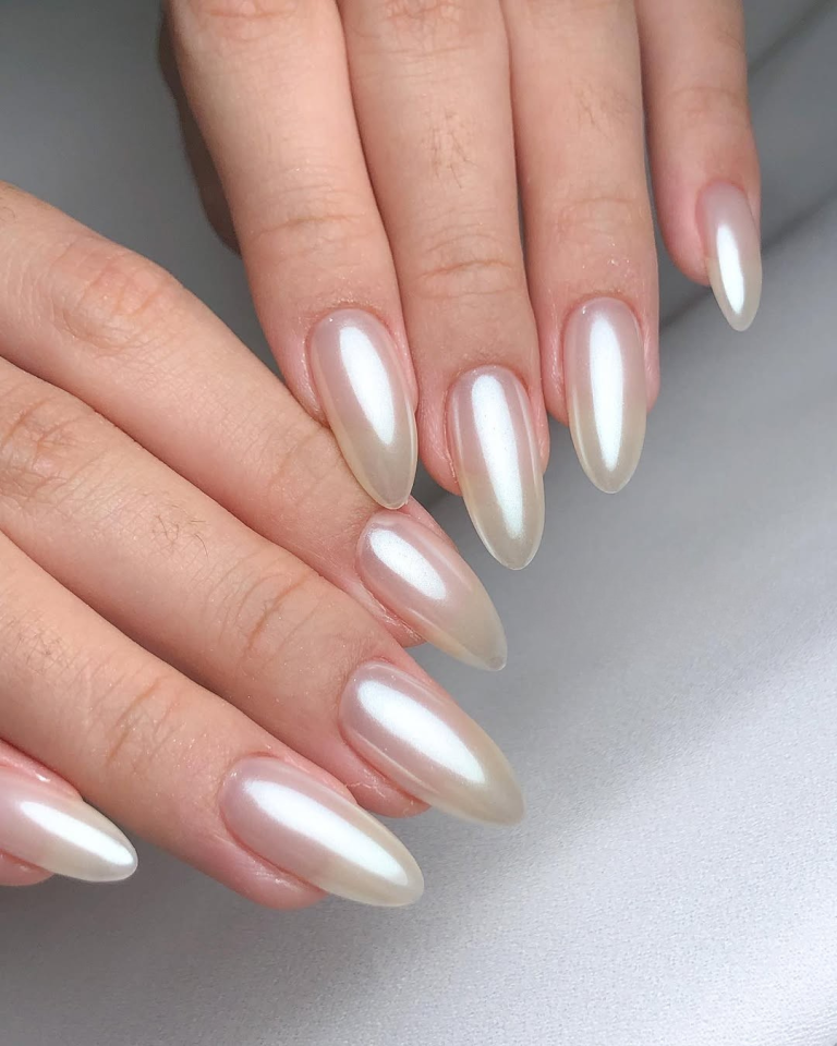 25 White Chrome Nails 2025: Trendy and Elegant Designs for a Futuristic ...