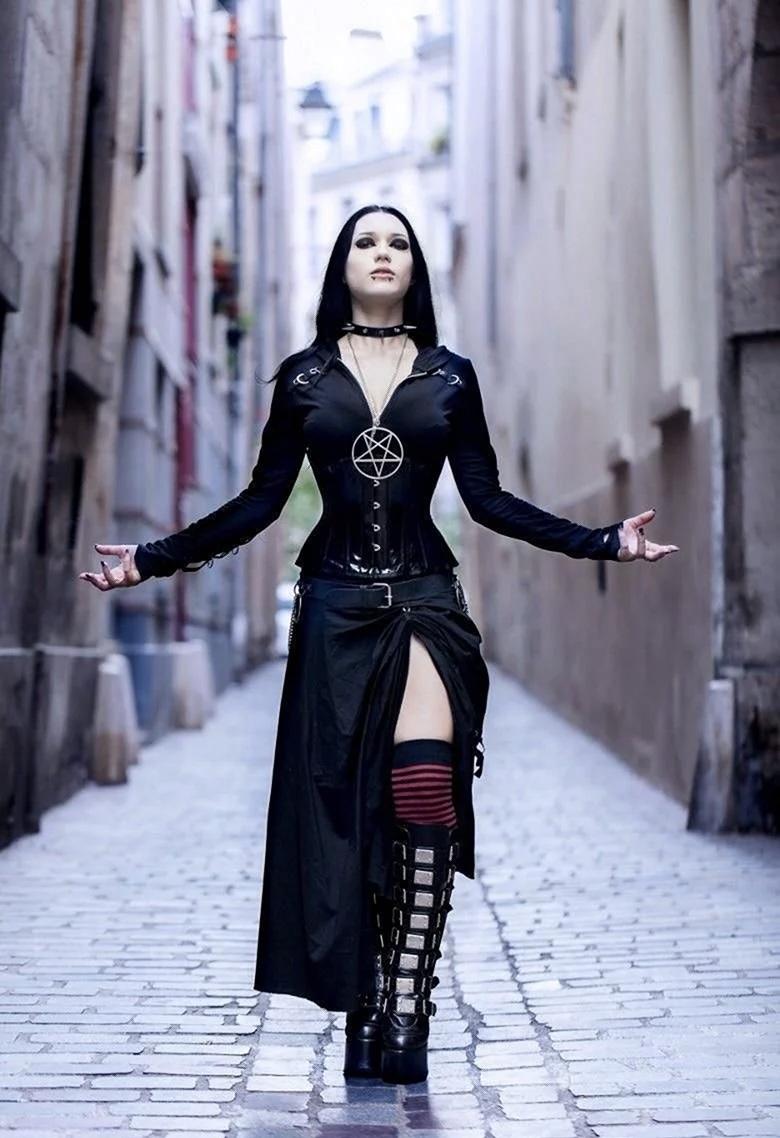 30 Goth Outfits 2025: Dark, Chic & Aesthetic Styles for Every Occasion ...