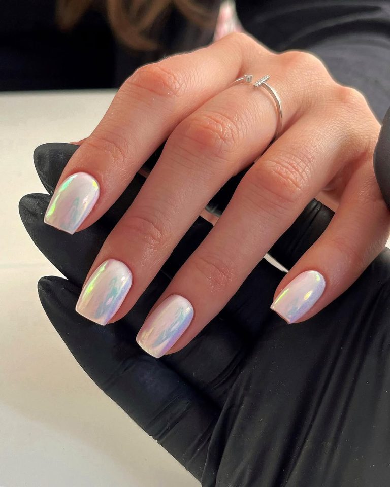 25 White Chrome Nails 2025: Trendy and Elegant Designs for a Futuristic ...
