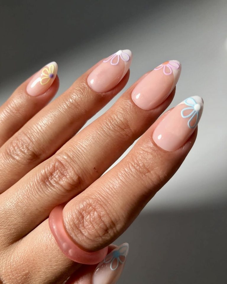 35 Summer Flower Nails 2025 That Will Bloom Your Manicure Game This ...