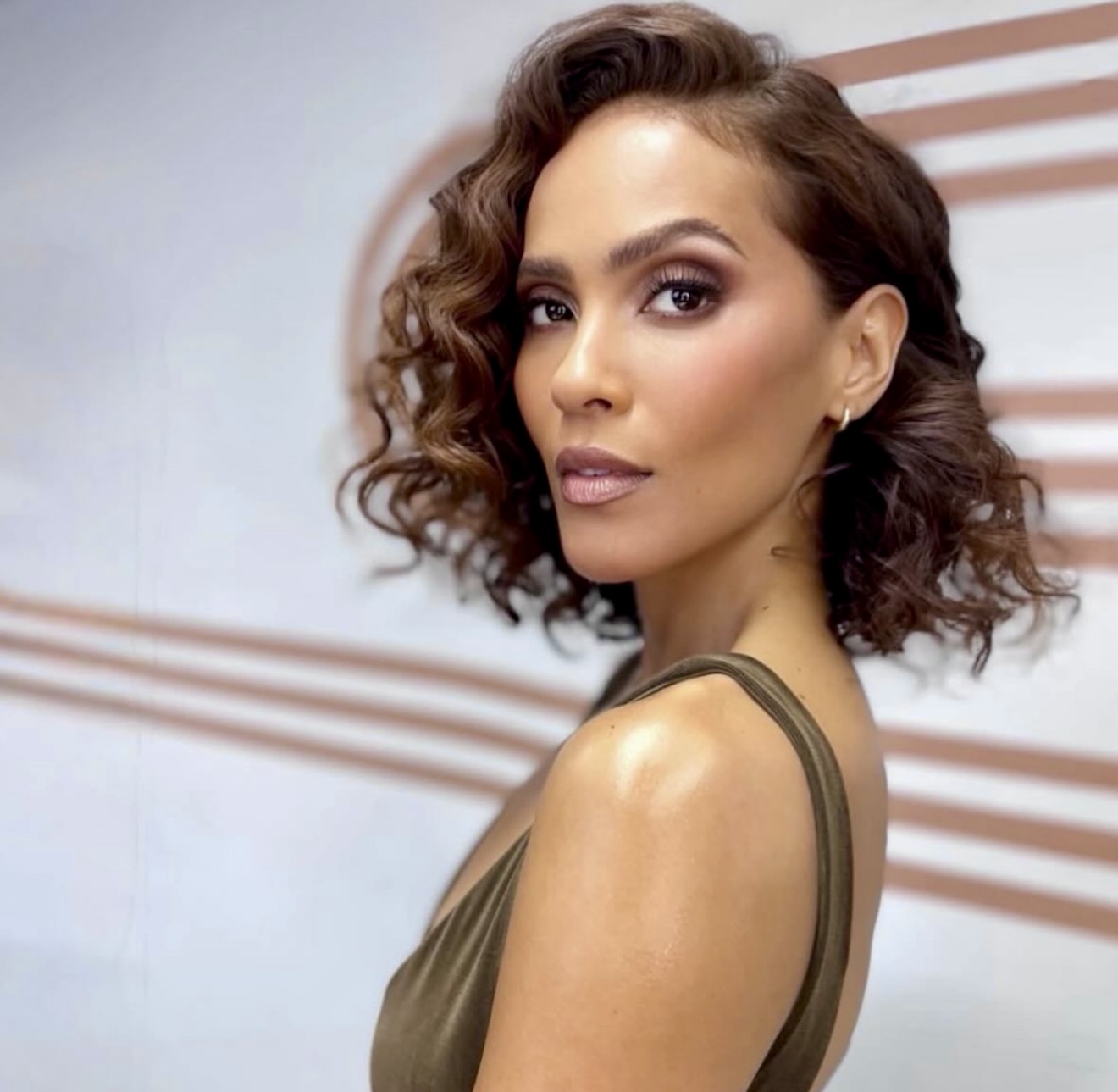 30 Best Haircuts for Wavy Hair 2025 to Try Right Now - divagaze.com