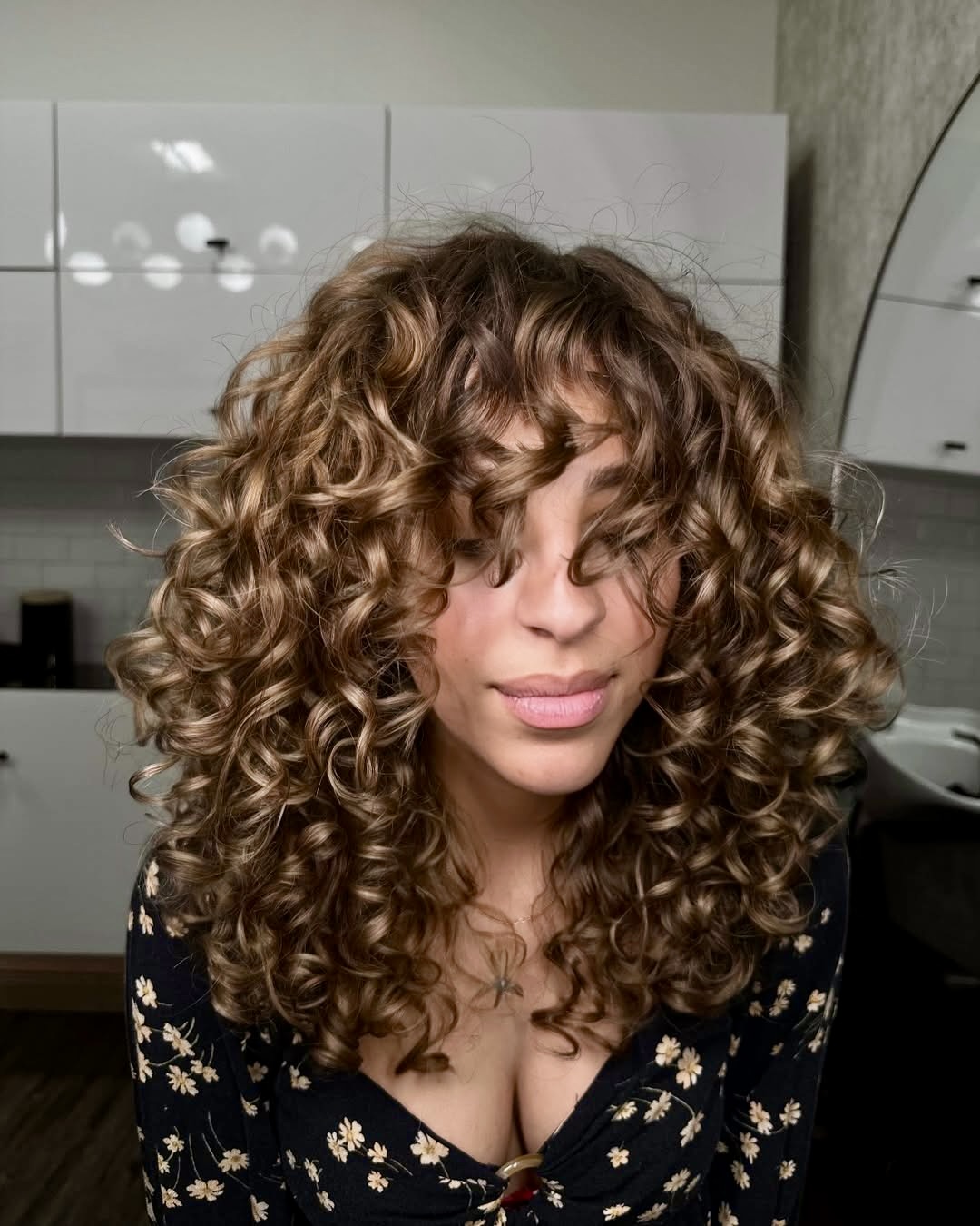 30 Best Haircuts for Wavy Hair 2025 to Try Right Now - divagaze.com