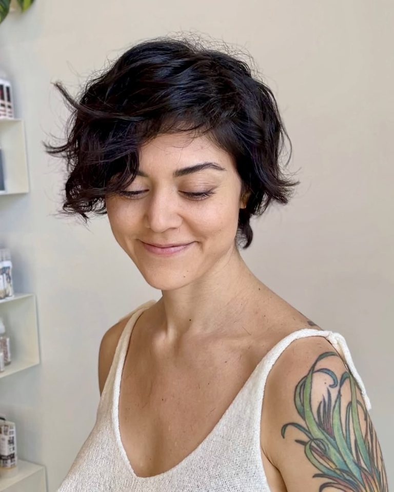 25 Short Wavy Hairstyles for Women 2025 That Flatter Every Face Shape ...