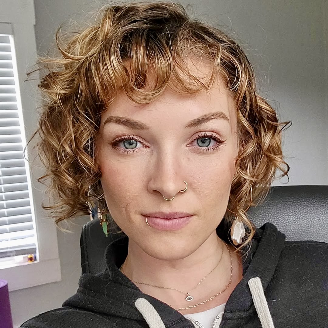 25 Short Wavy Hairstyles for Women 2025 That Flatter Every Face Shape ...