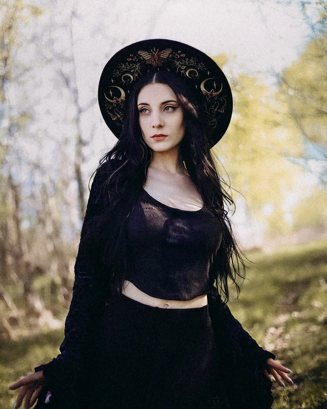 25 Witchy Outfits 2025 for Modern Halloween Style - divagaze.com