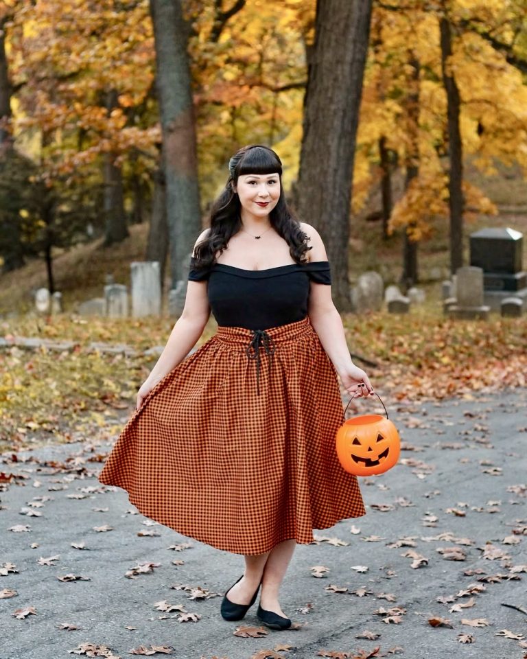 25 Halloween Outfits 2025 Ideas for Women to Dress to Impress ...