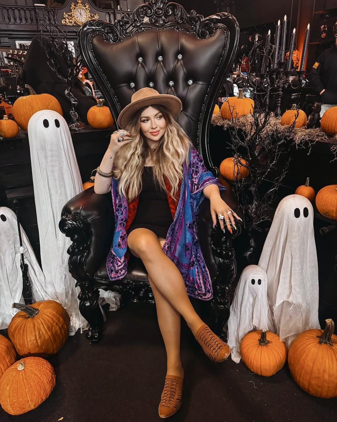 25 Halloween Outfits 2025 Ideas for Women to Dress to Impress ...