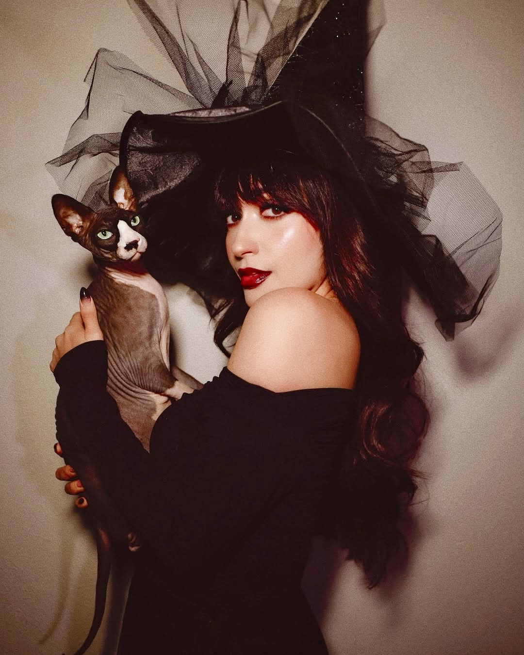 25 Witchy Outfits 2025 for Modern Halloween Style - divagaze.com