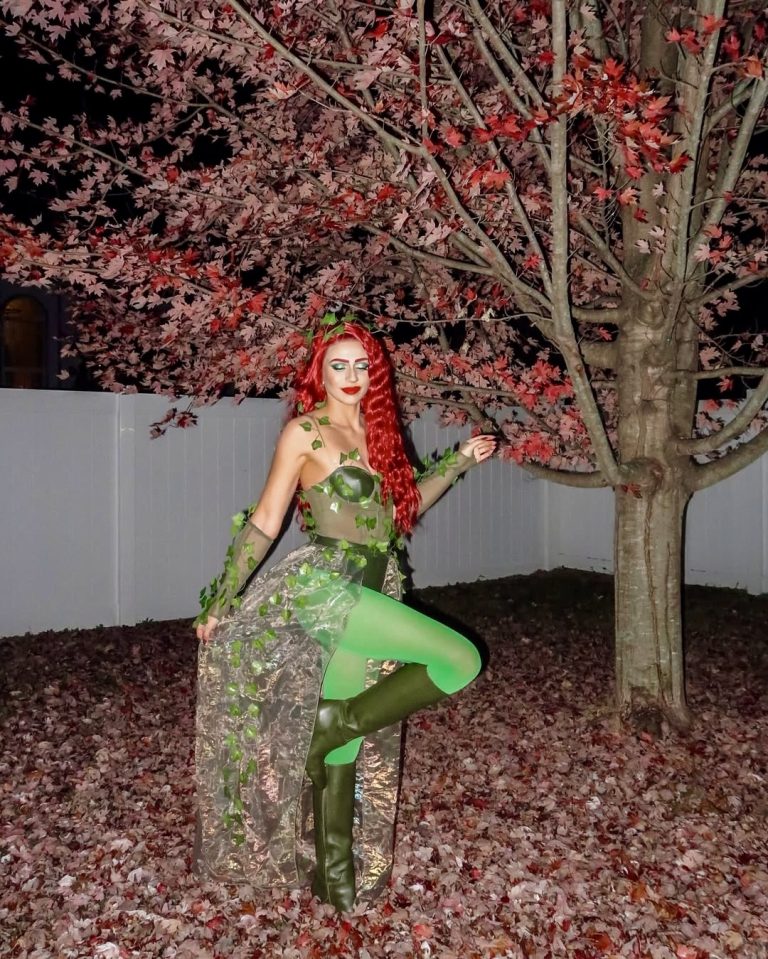 25 Halloween Outfits 2025 Ideas for Women to Dress to Impress ...