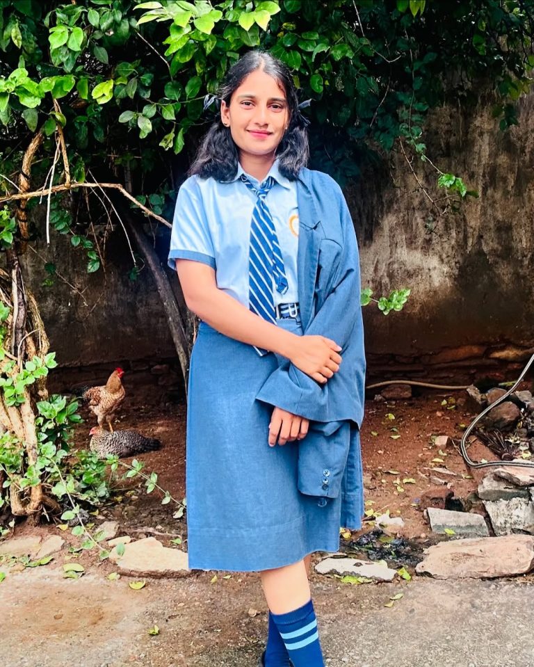 30 Back to School Uniform Outfits 2025 for Girls - divagaze.com