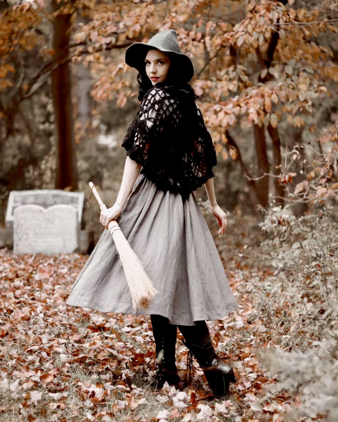 25 Witchy Outfits 2025 for Modern Halloween Style - divagaze.com