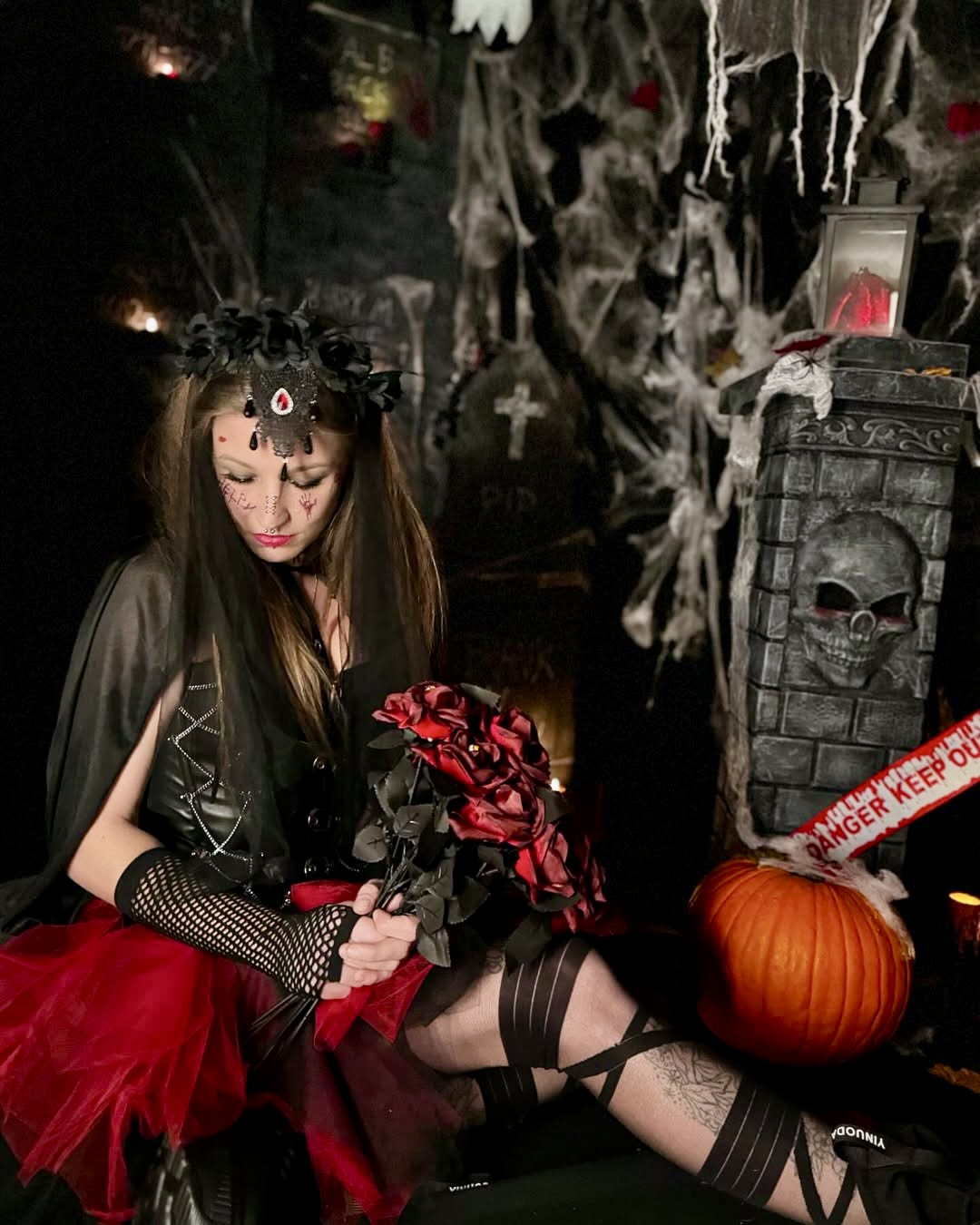 25 Halloween Outfits 2025 Ideas for Women to Dress to Impress ...