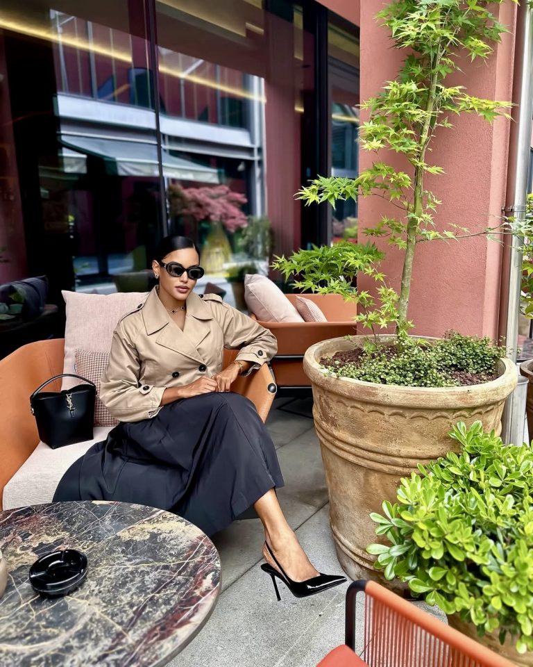 30 Fall Skirt Outfits for Women to Try in 2025 - divagaze.com