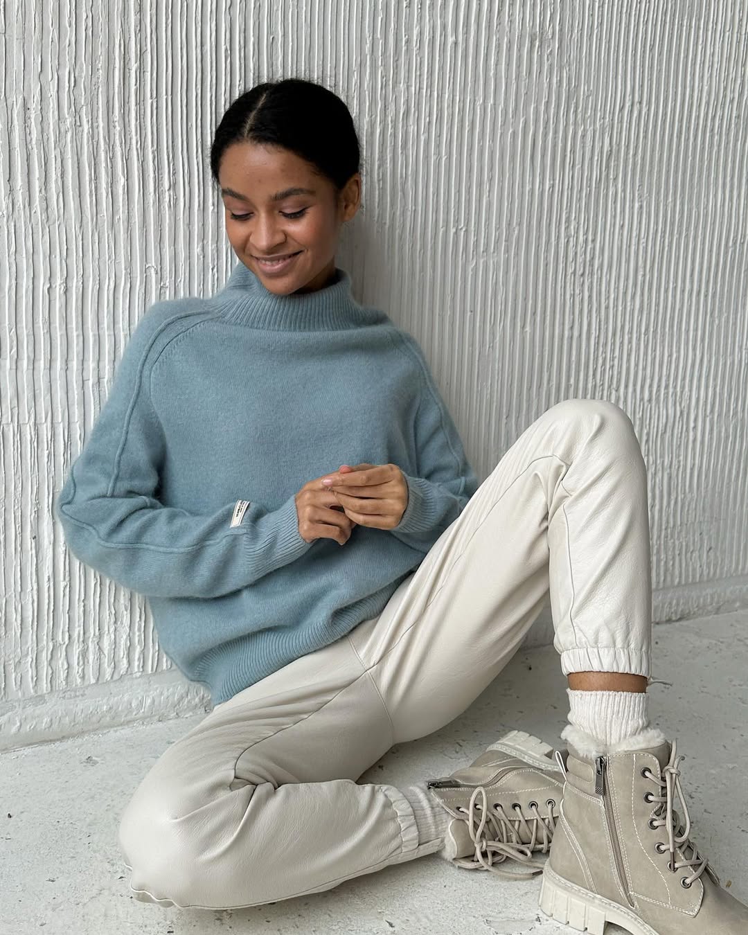 30 Best Sweater Outfits 2025 for Chic and Cozy Style - divagaze.com