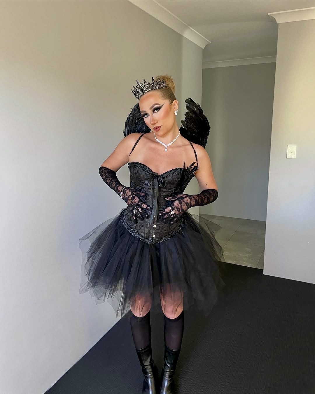 25 Halloween Outfits 2025 Ideas for Women to Dress to Impress ...