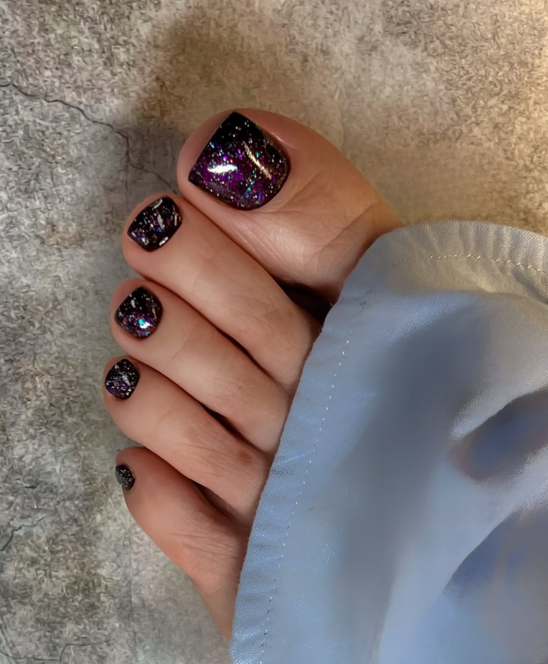 30 Fall Toe Nail Colors 2025 for Every Style - divagaze.com