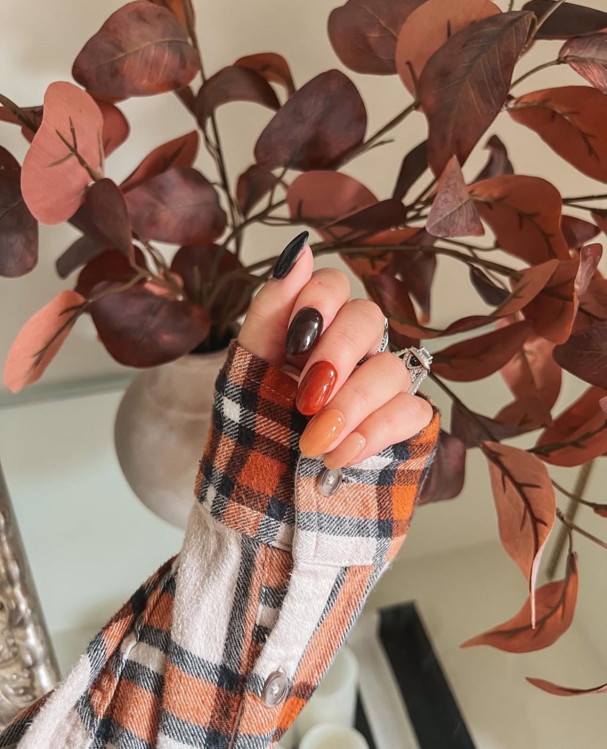 35 Neutral Fall Nails 2025 Ideas for a Chic Autumn Look - divagaze.com