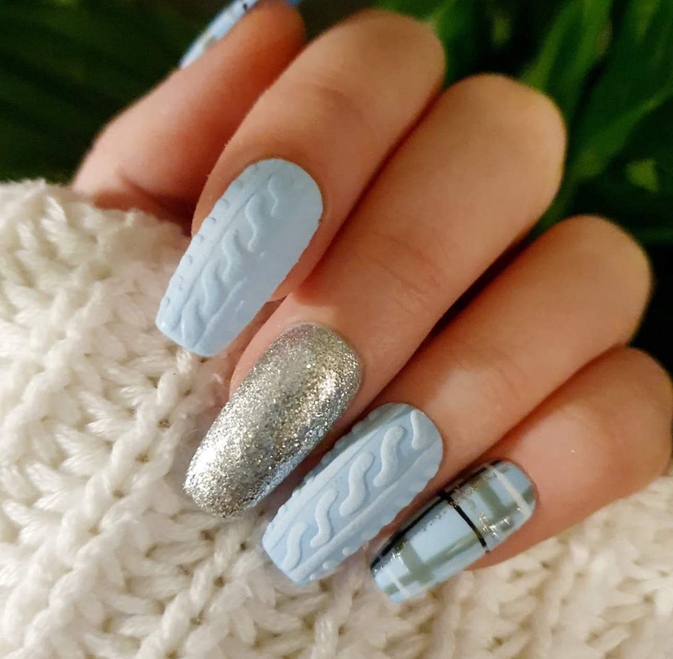 25 Fall Sweater Nails 2025 Ideas for Cozy Textured Manis - divagaze.com