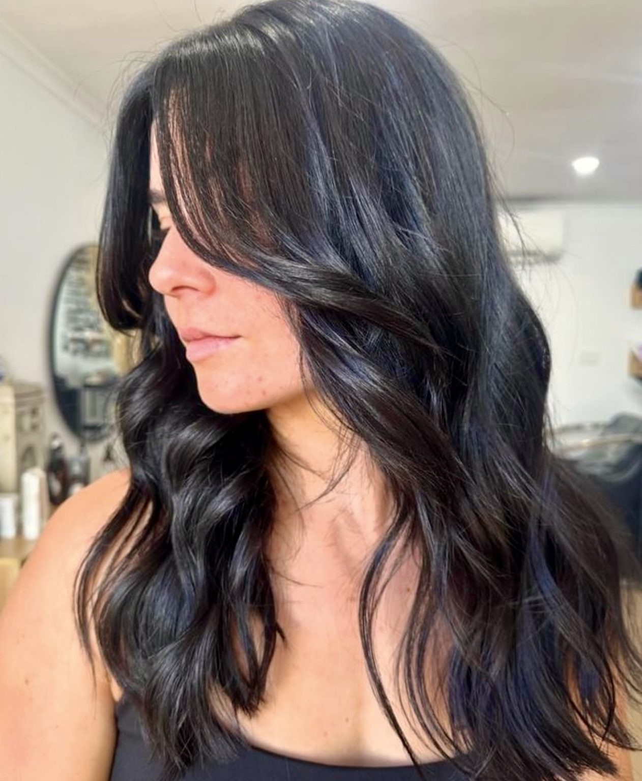 30 Dark Hair Color Ideas 2025 for Chic Everyday Style - divagaze.com