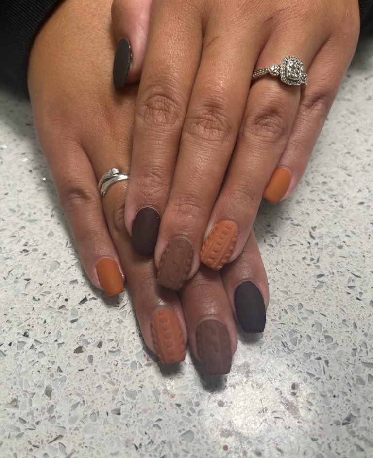 25 Fall Sweater Nails 2025 Ideas for Cozy Textured Manis - divagaze.com
