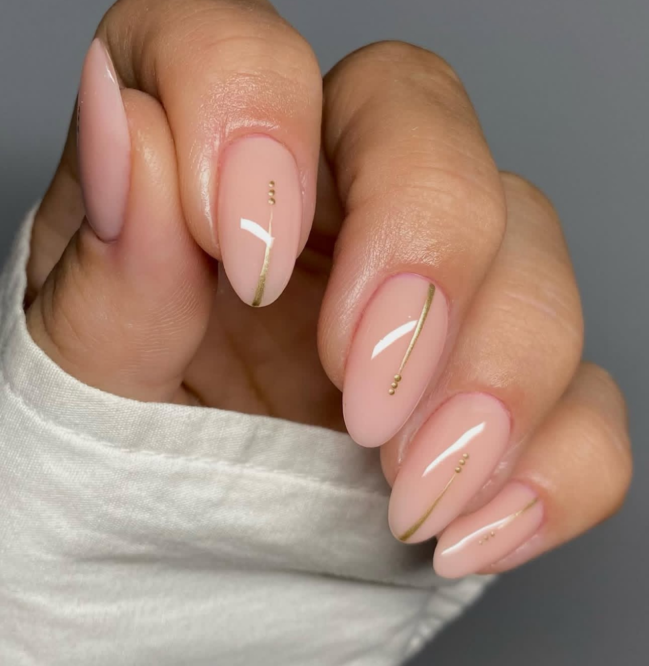 35 Neutral Fall Nails 2025 Ideas for a Chic Autumn Look - divagaze.com