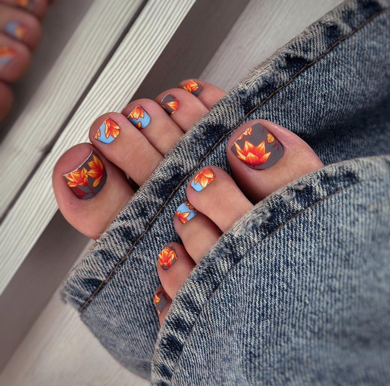 30 Fall Toe Nail Colors 2025 for Every Style - divagaze.com