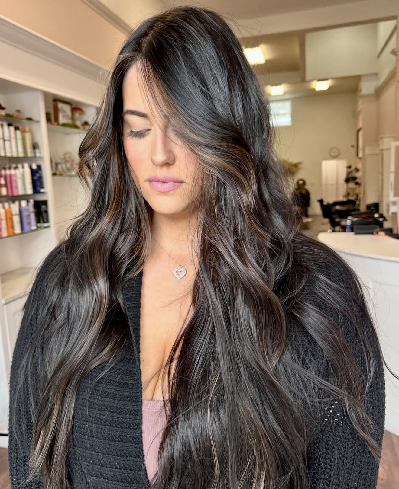 30 Dark Hair Color Ideas 2025 for Chic Everyday Style - divagaze.com
