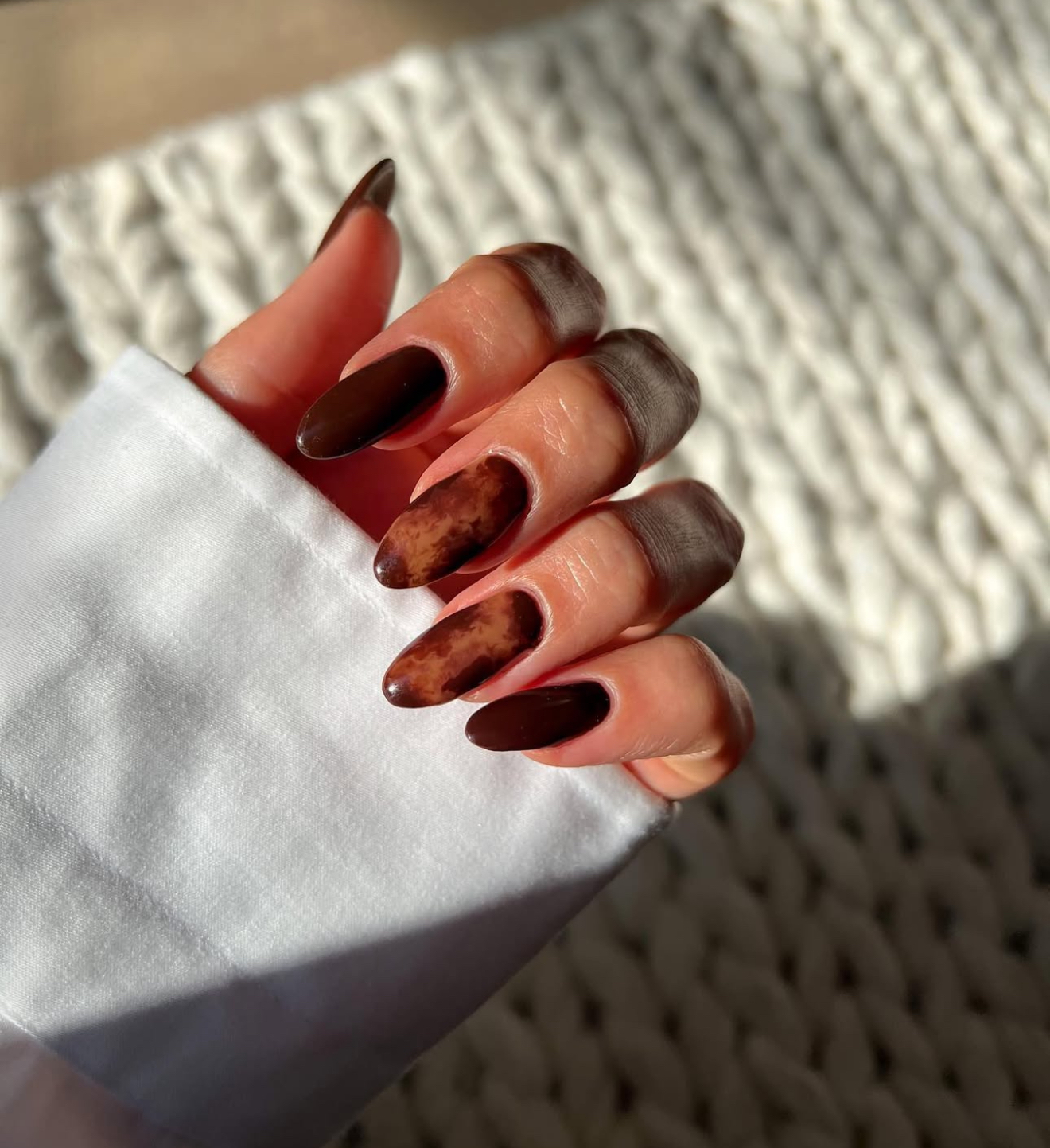 25 Fall Almond Nails 2025 Ideas for Stylish Autumn Looks - divagaze.com