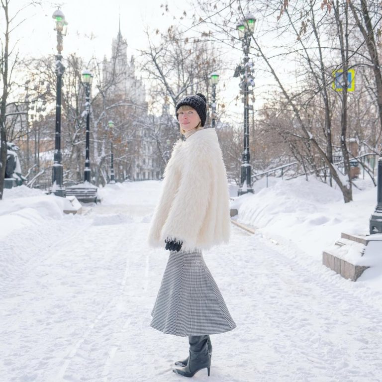 23 Y2K Winter Outfits 2025–2026: Bold Cold Weather Style - divagaze.com