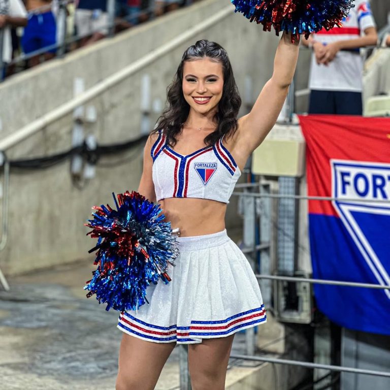 25 Cheer Hairstyles Full of Spirit and Style - divagaze.com