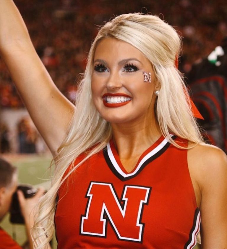 25 Cheer Hairstyles Full of Spirit and Style - divagaze.com