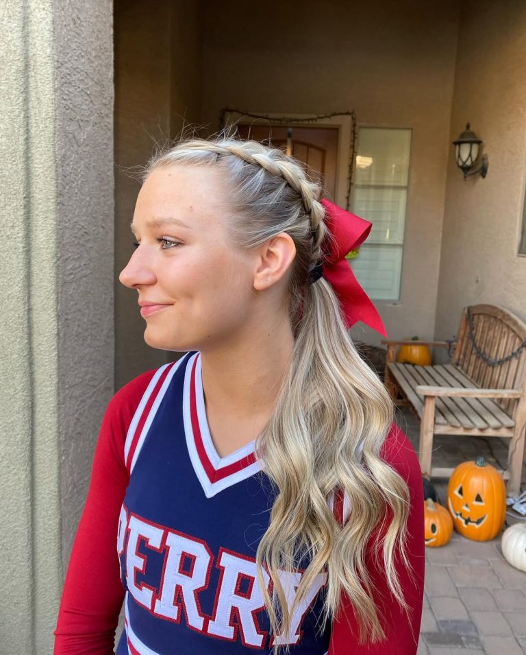 25 Cheer Hairstyles Full of Spirit and Style - divagaze.com