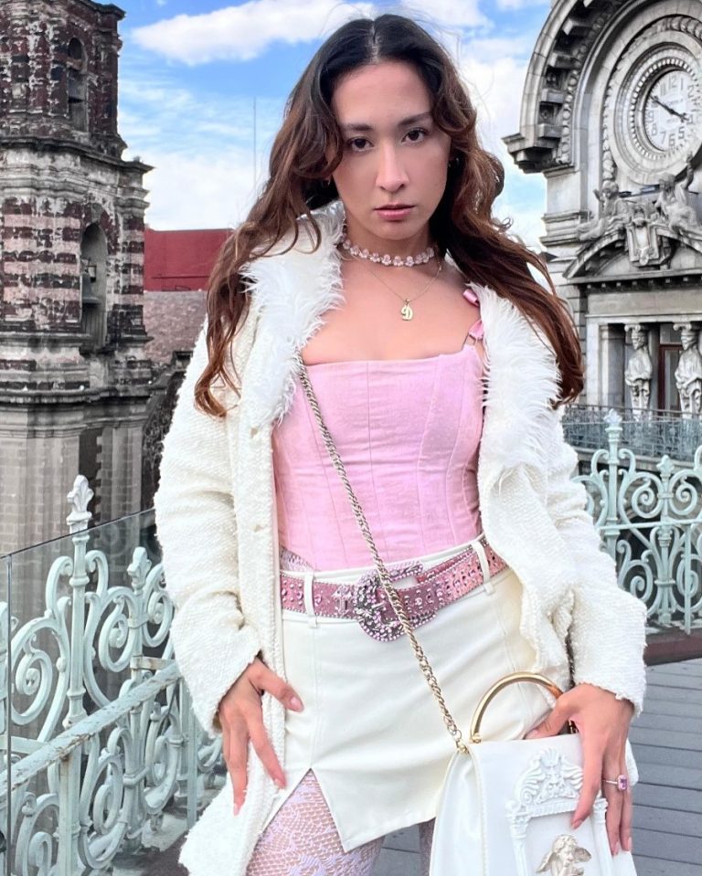 23 Y2K Winter Outfits 2025–2026: Bold Cold Weather Style - divagaze.com