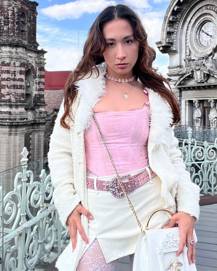 23 Y2K Winter Outfits 2025–2026: Bold Cold Weather Style - divagaze.com