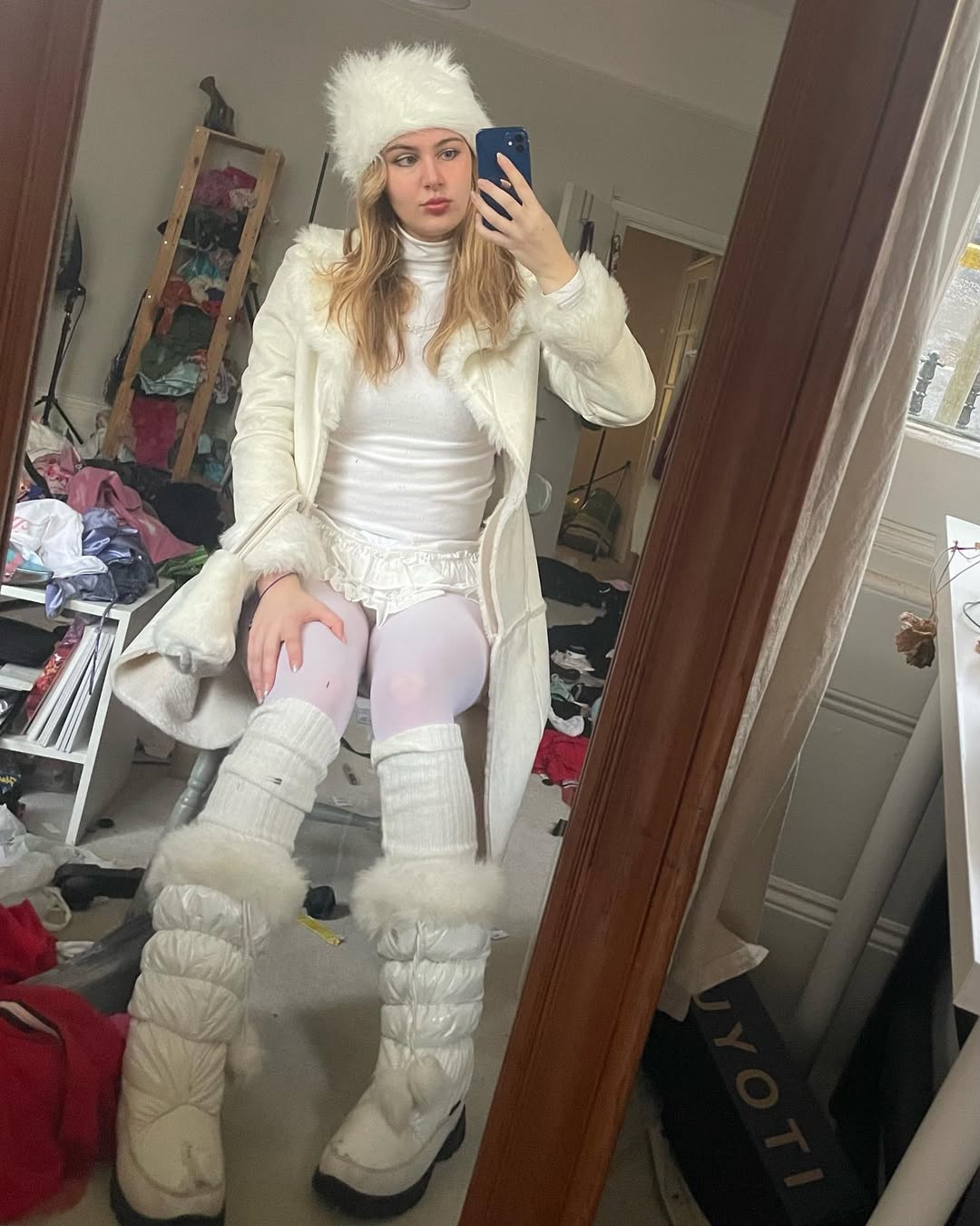23 Y2K Winter Outfits 2025–2026: Bold Cold Weather Style - divagaze.com