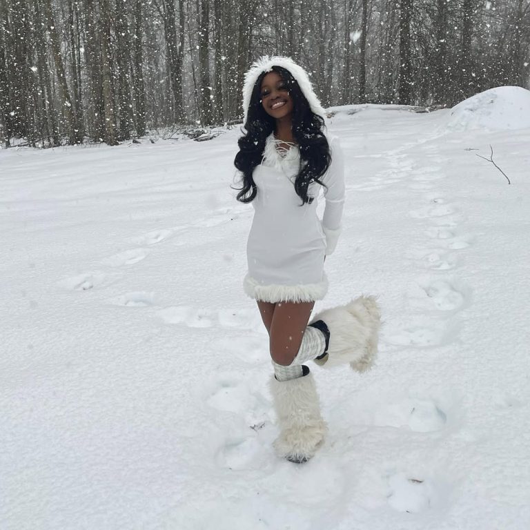 23 Y2K Winter Outfits 2025–2026: Bold Cold Weather Style - divagaze.com