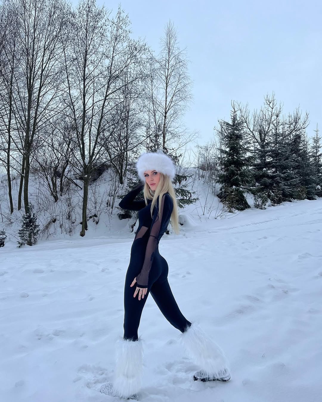23 Y2K Winter Outfits 2025–2026: Bold Cold Weather Style - divagaze.com