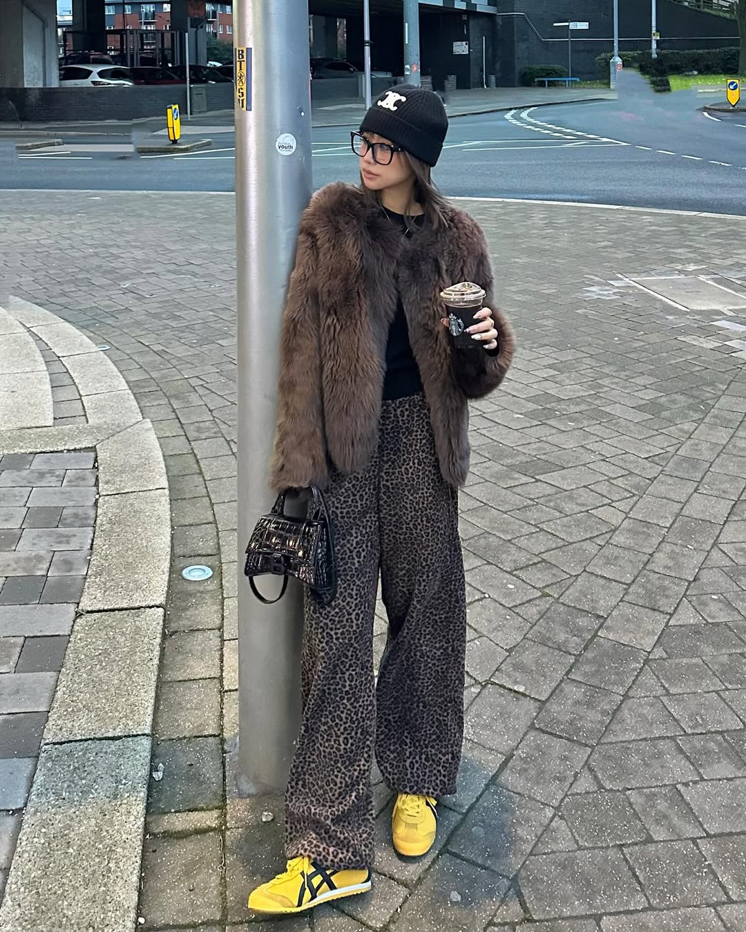 23 Y2K Winter Outfits 2025–2026: Bold Cold Weather Style - divagaze.com