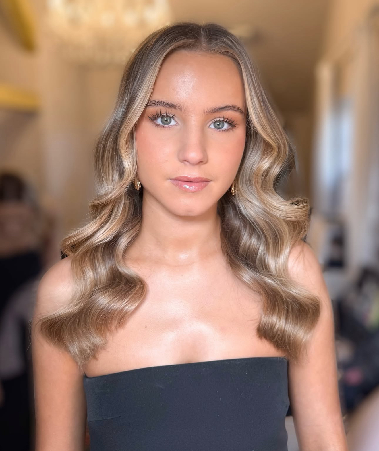 35 Bridesmaid Hairstyles 2025 – Elegant Updos, Soft Waves and Trending ...