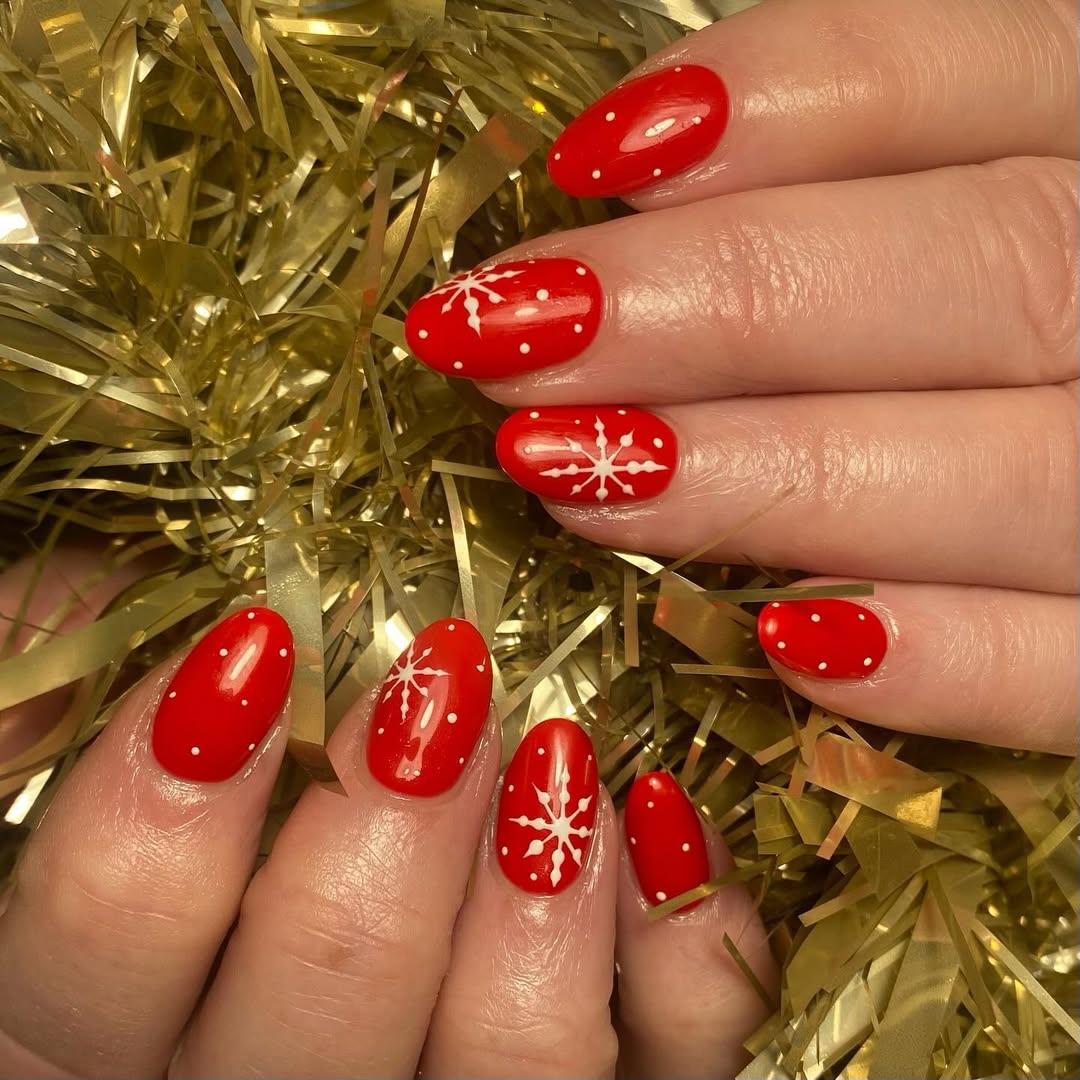 30 Red Christmas Nails 2025 Ideas for Festive Holiday Style - divagaze.com