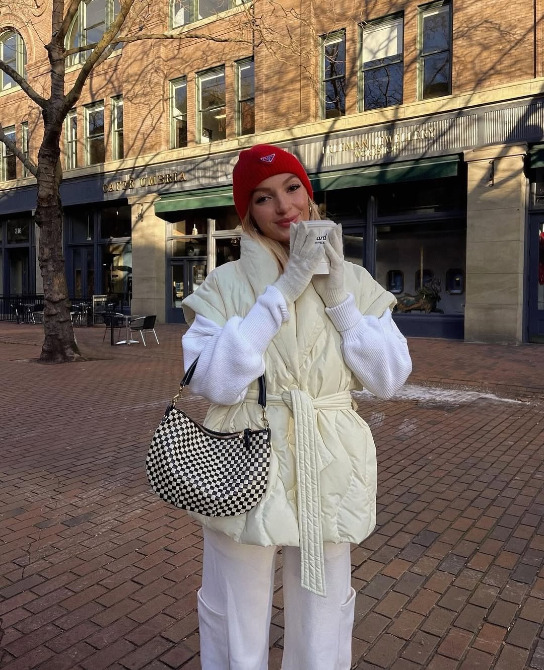 25 Winter 2025–2026 Outfit Ideas for Chic Cold-Weather Style - divagaze.com