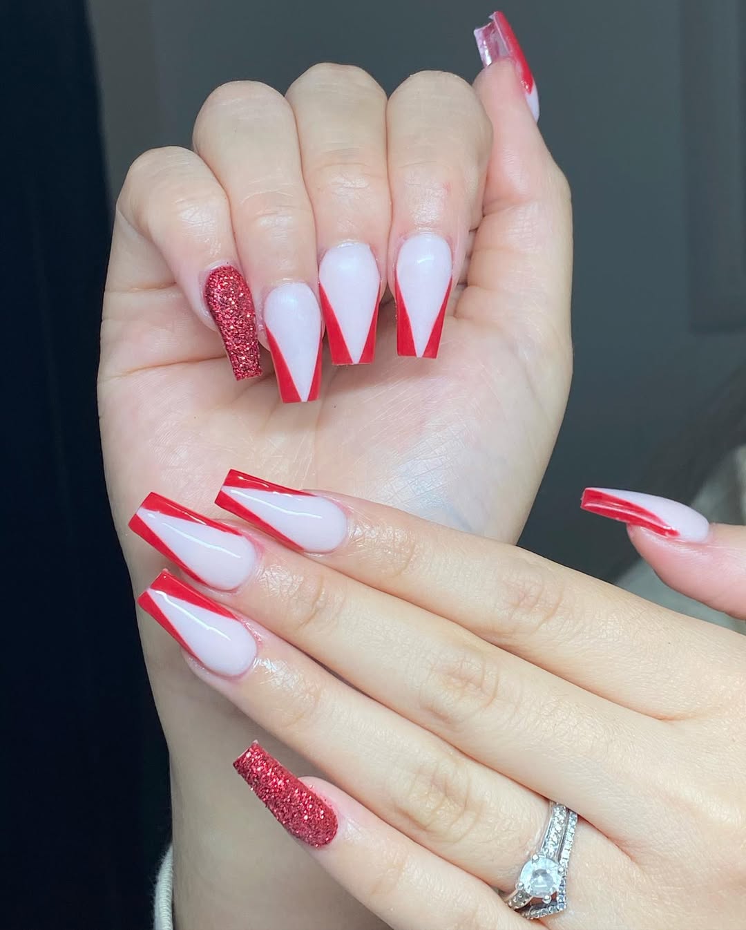 25 Winter Acrylic Nails 2025–2026 Designs and Ideas - divagaze.com