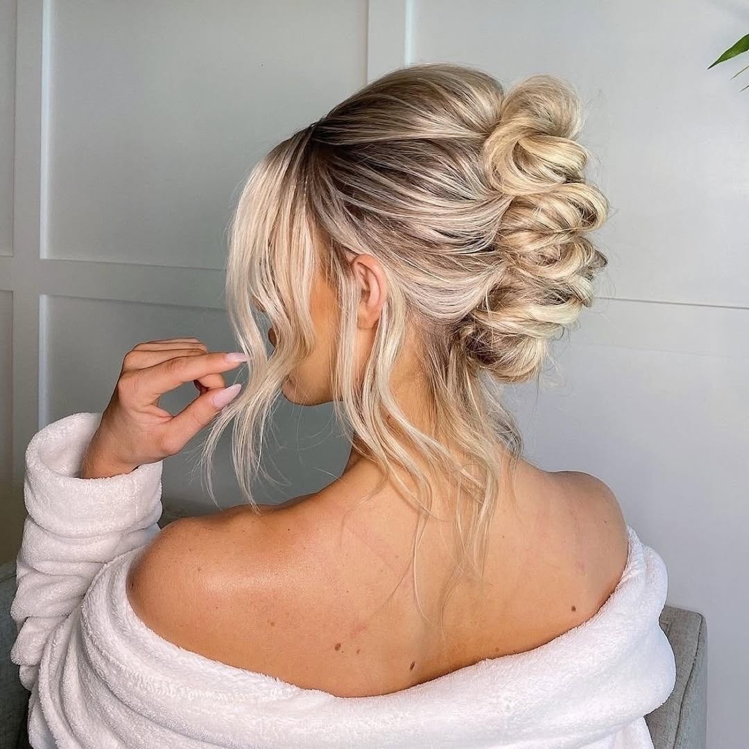 25 Holiday Hairstyles for 2025–2026 to Try This Festive Season ...