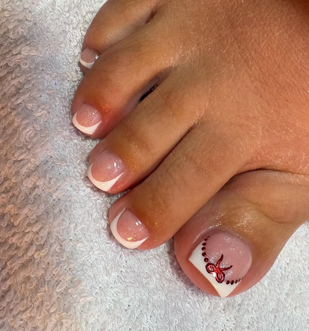 24 Christmas Toenails 2025 Ideas for Festive Holiday Style - divagaze.com