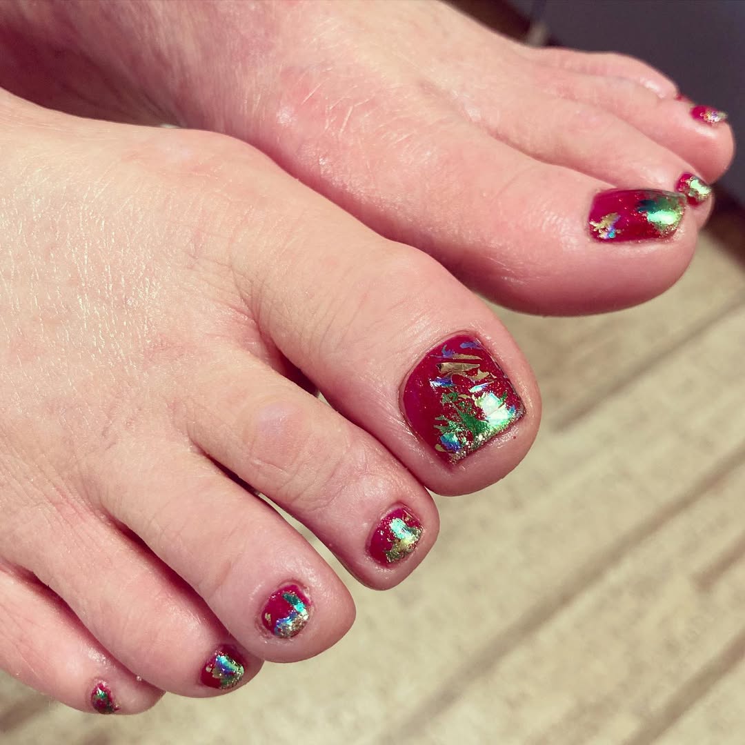 24 Christmas Toenails 2025 Ideas for Festive Holiday Style - divagaze.com