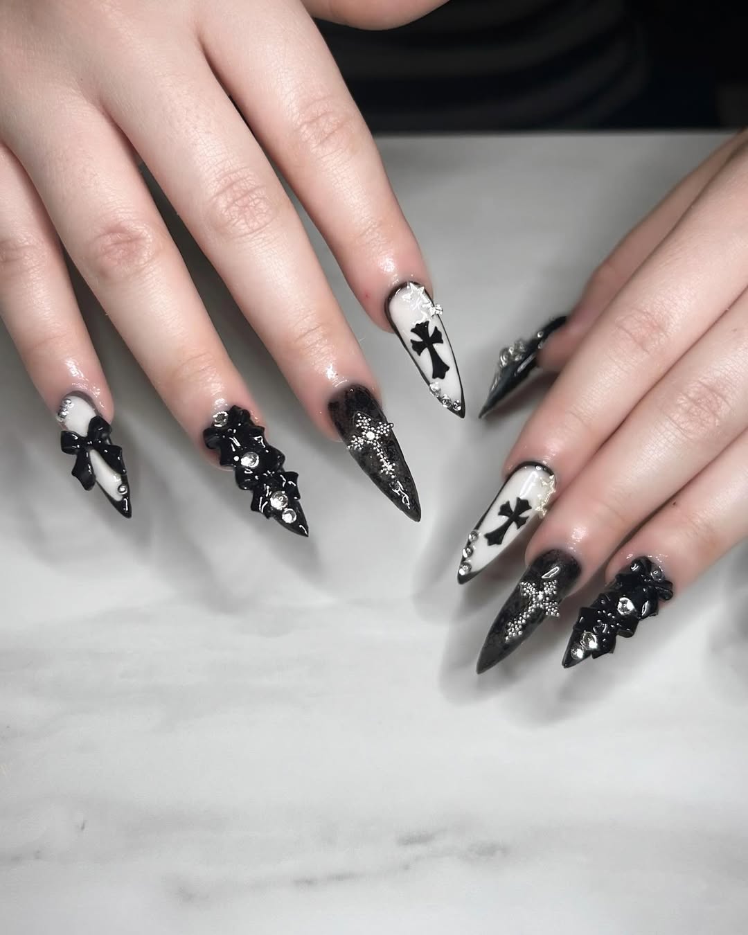 28 Gothic Nails 2026: Bold Black and Red Design Ideas - divagaze.com