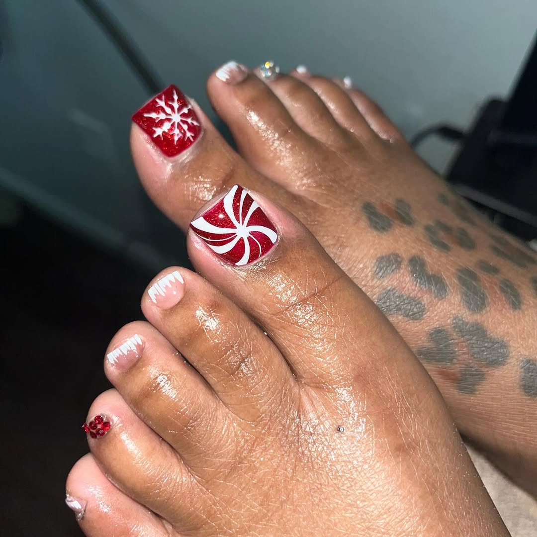 24 Christmas Toenails 2025 Ideas for Festive Holiday Style - divagaze.com
