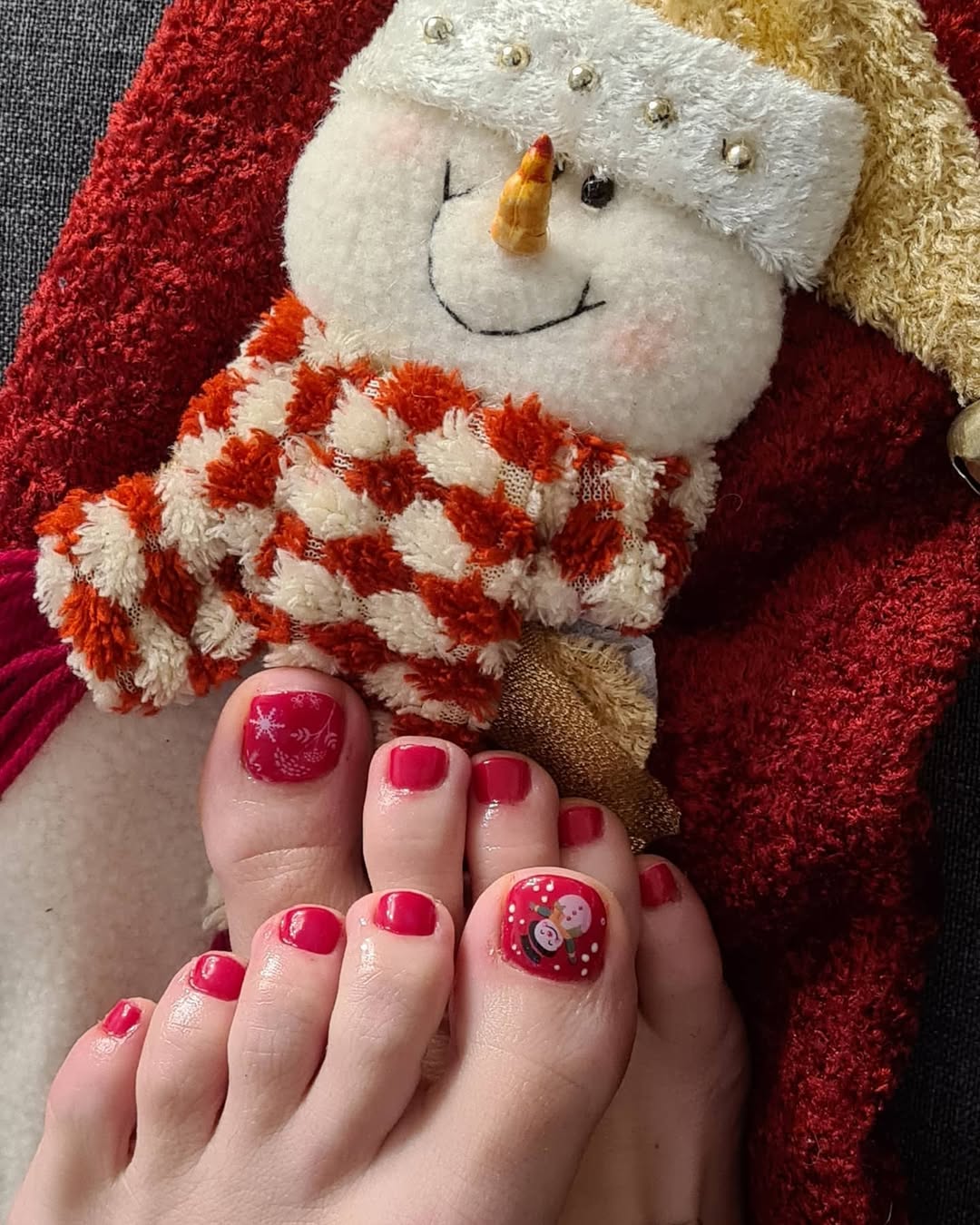 24 Christmas Toenails 2025 Ideas for Festive Holiday Style - divagaze.com