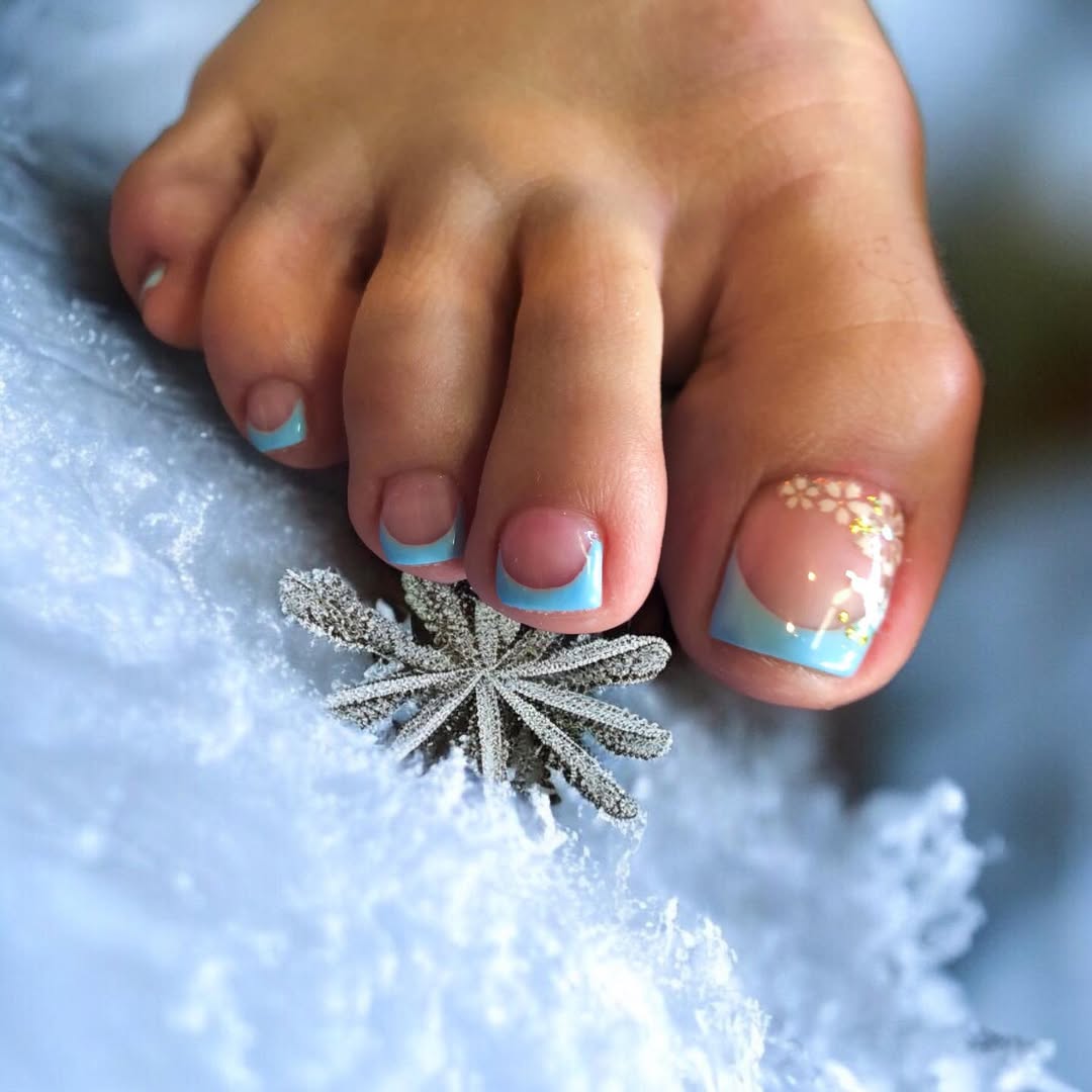 24 Christmas Toenails 2025 Ideas for Festive Holiday Style - divagaze.com